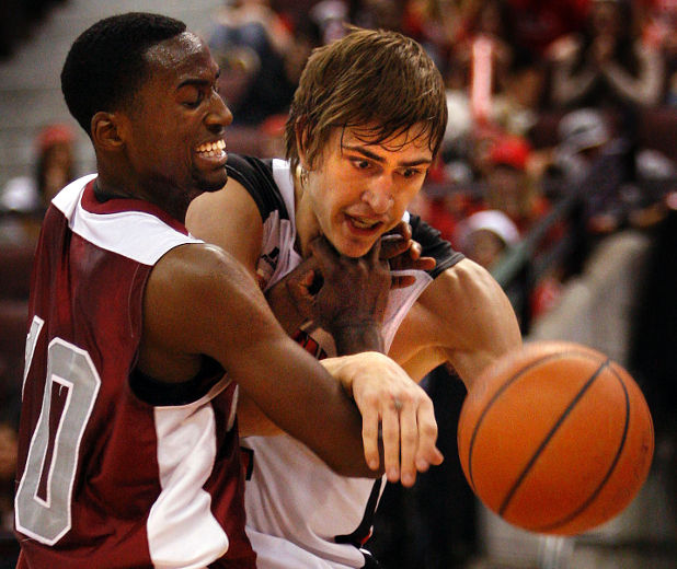 Warren Ward: #ComeBackSeason - Ottawa Gee-Gees - North Pole Hoops