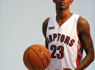 Lou Williams Nails GAME-WINNER for Raptors! - North Pole Hoops